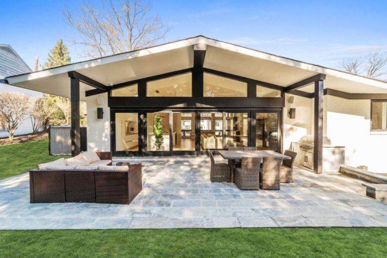 Whoa, Check Out This “Authentic 1959 Mid-Century Modern home Re ...