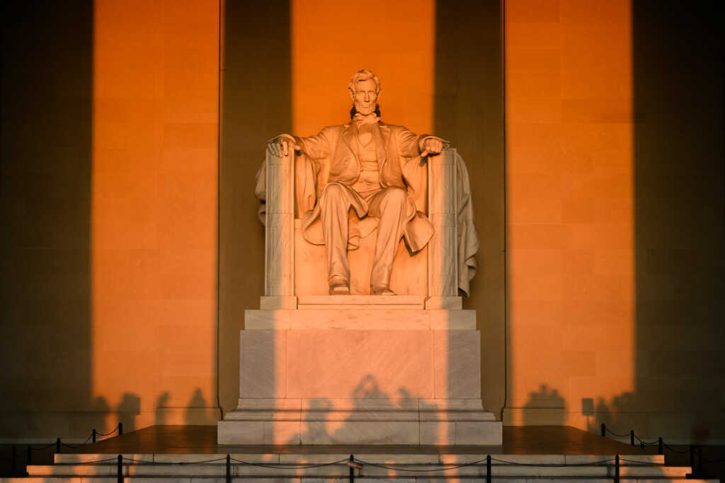 Heads Up: Military Flyover coming over the Lincoln Memorial later this ...